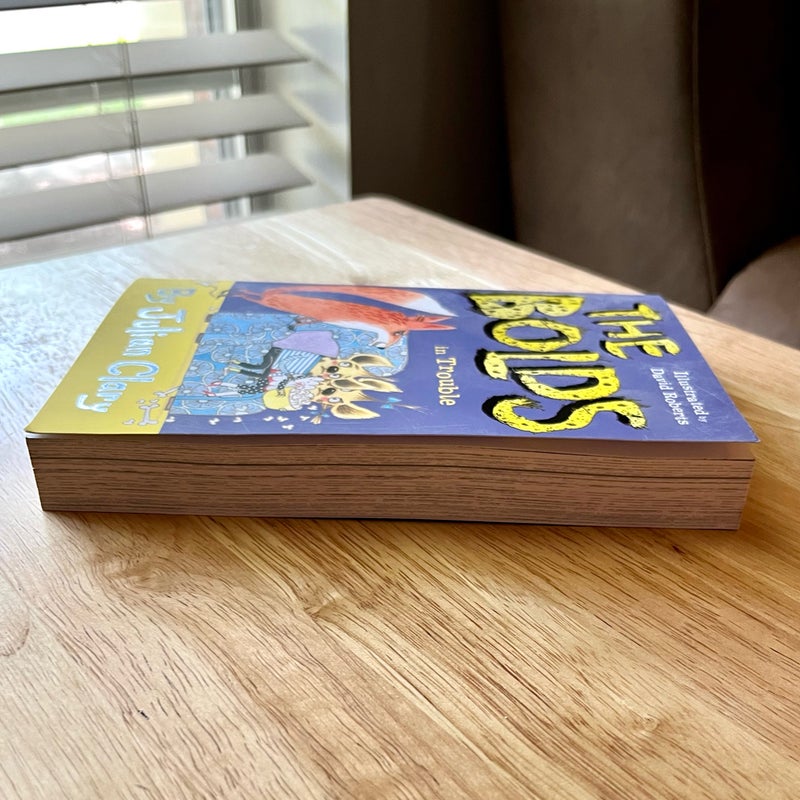 The Bolds in Trouble by Julian Clary, Paperback | Pangobooks