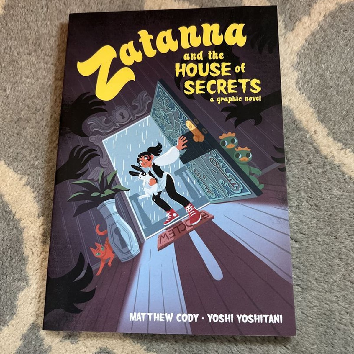 Zatanna and the House of Secrets by Matthew Cody, Paperback | Pangobooks