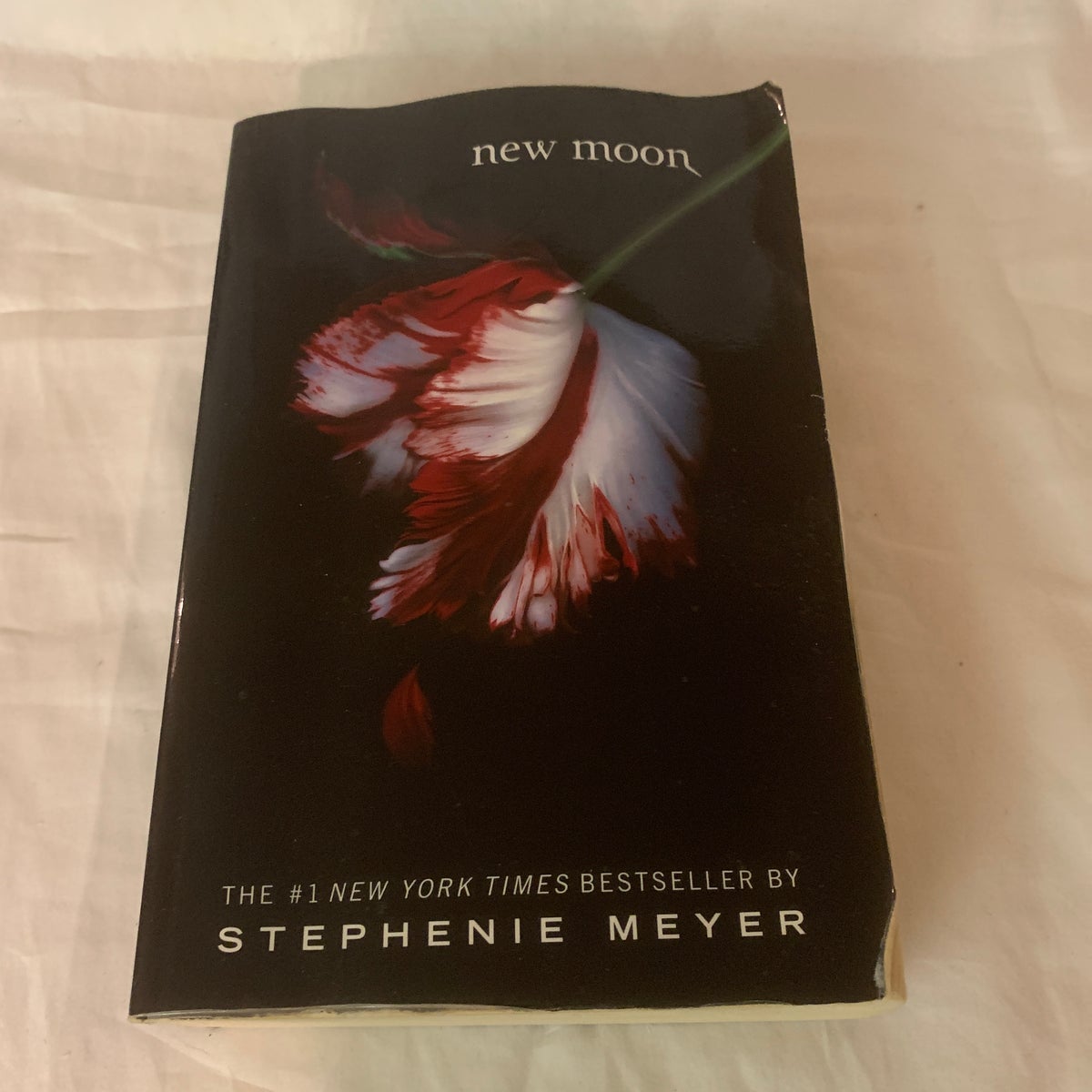 New Moon by Stephenie Meyer