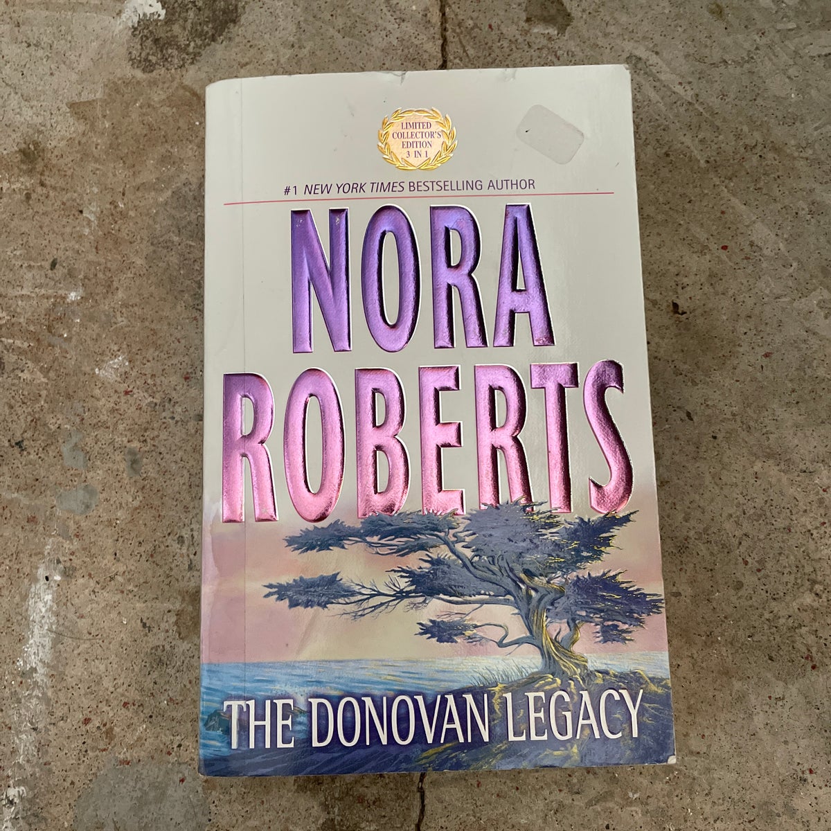 The Donovan Legacy by Nora Roberts, Paperback | Pangobooks
