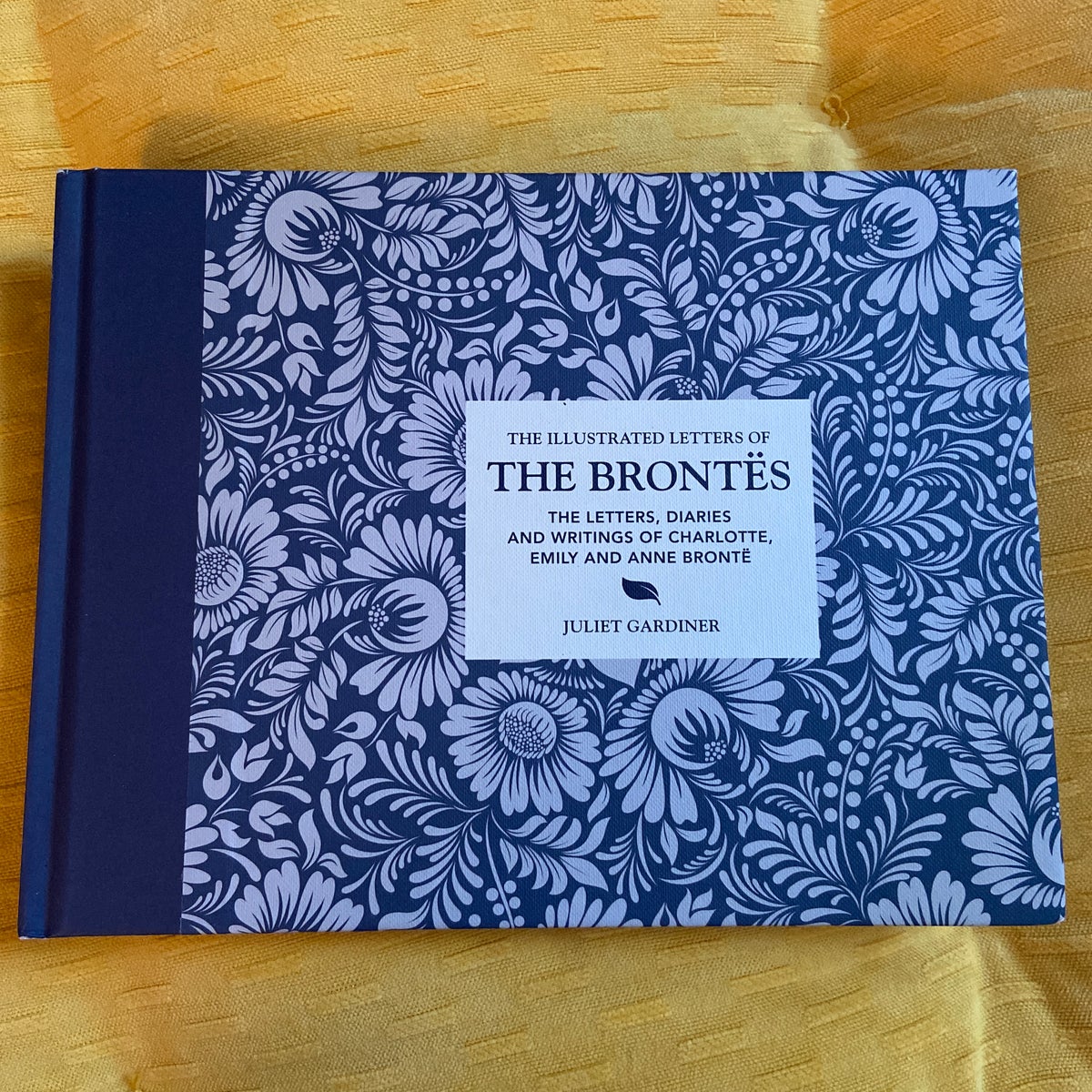 The Illustrated Letters of the Brontës by Juliet Gardiner