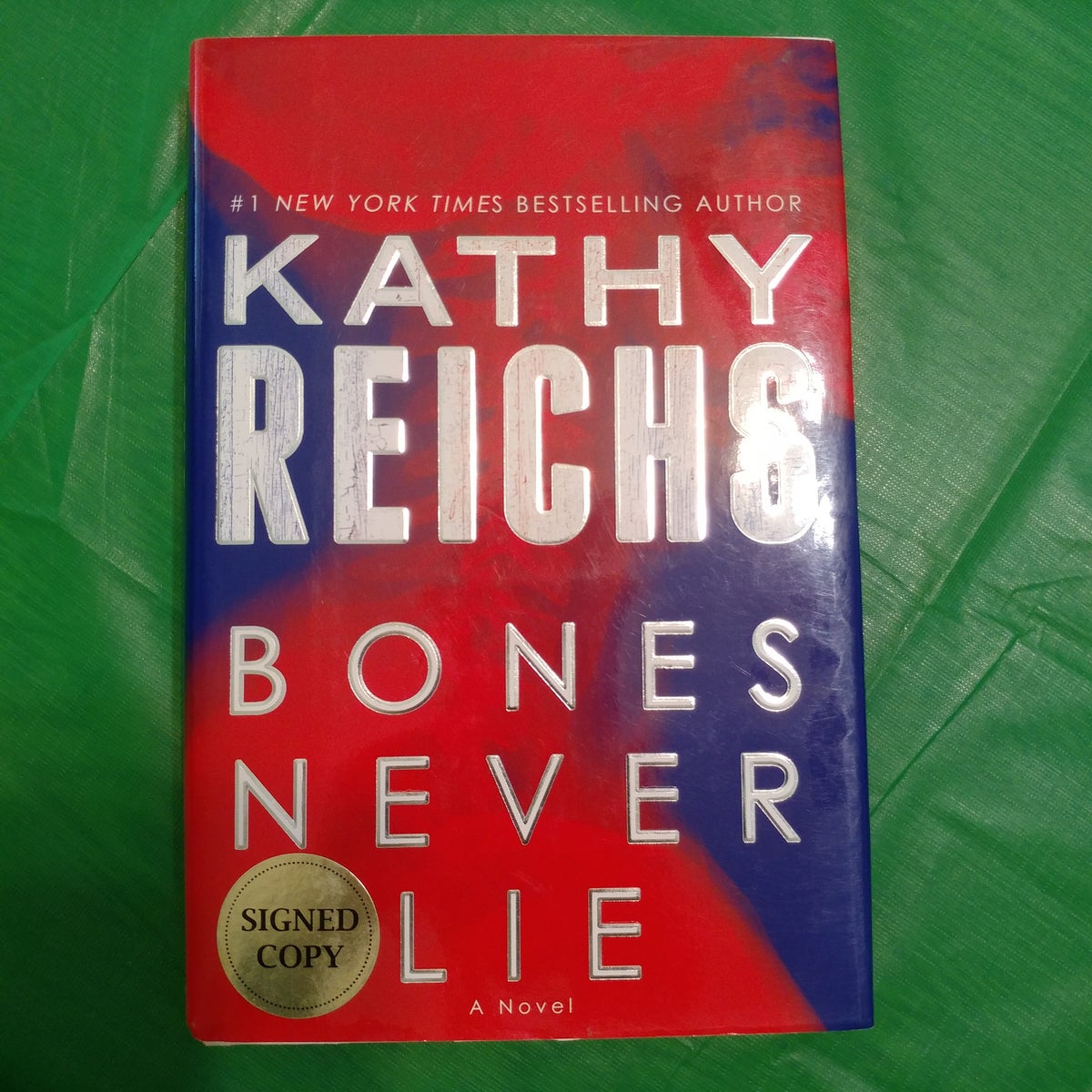 Bones Never Lie by Kathy Reichs, Hardcover | Pangobooks