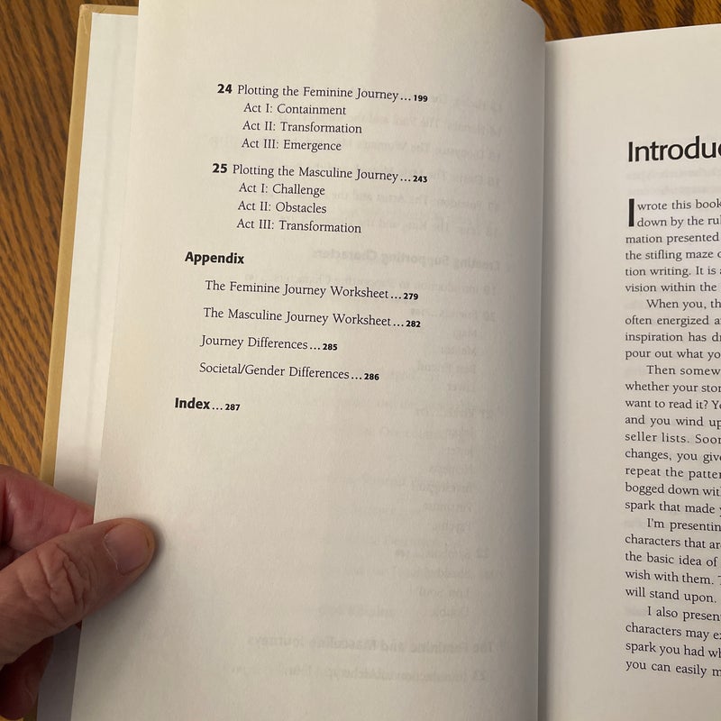 45 Master Characters by Victoria Lynn Schmidt, Hardcover | Pangobooks