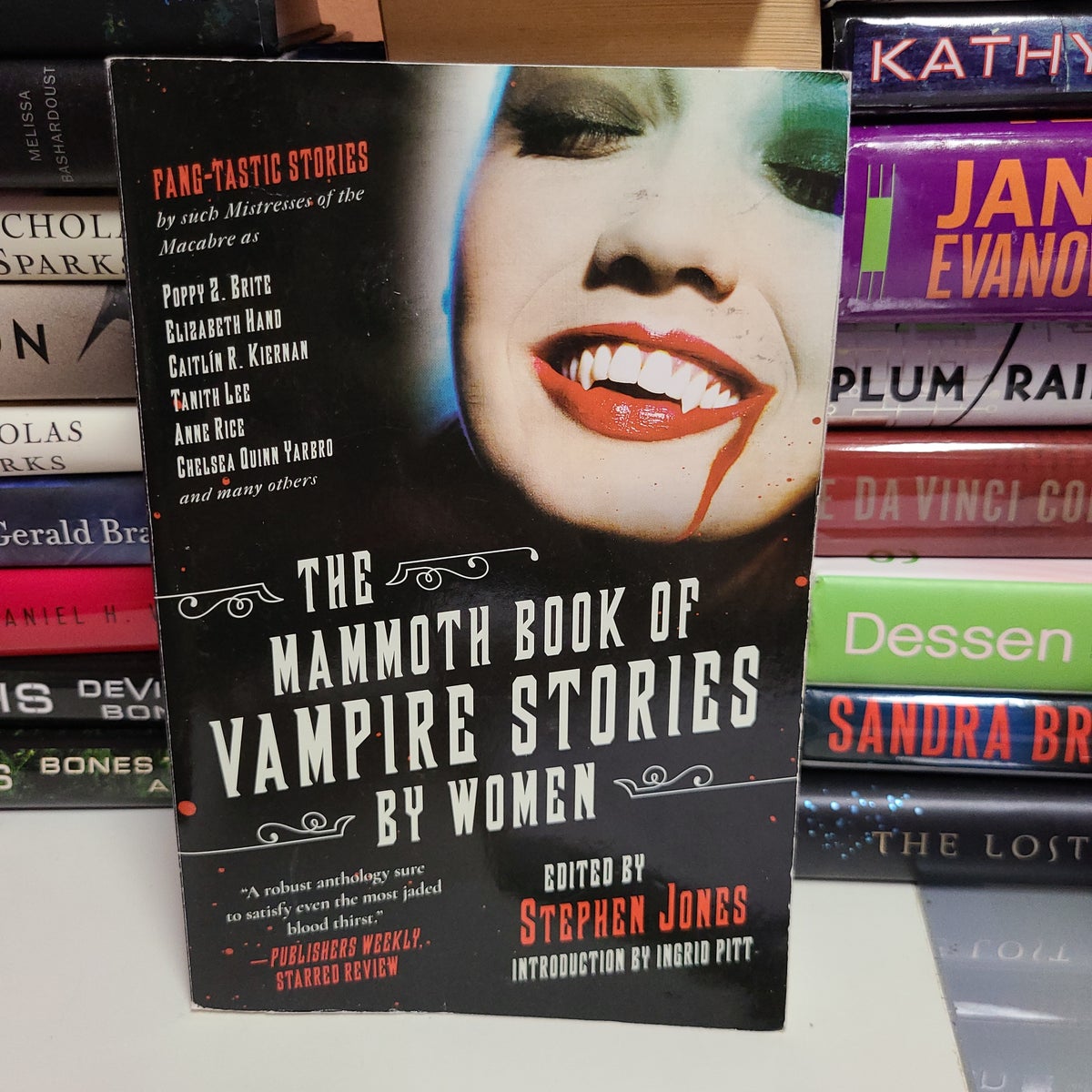 The Mammoth Book of Vampire Stories by Women by Ingrid Pitt