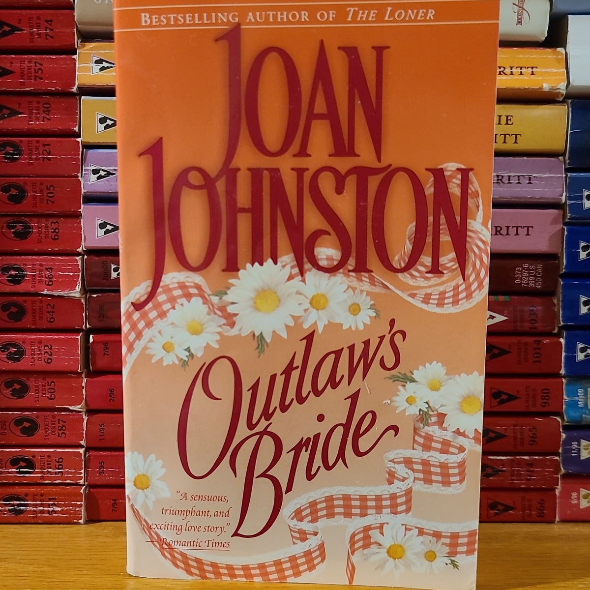 Outlaw's Bride by Joan Johnston, Paperback | Pangobooks