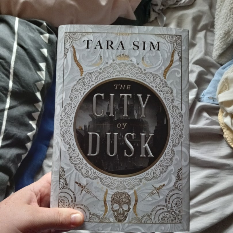 The City of Dusk by Tara Sim, Hardcover | Pangobooks