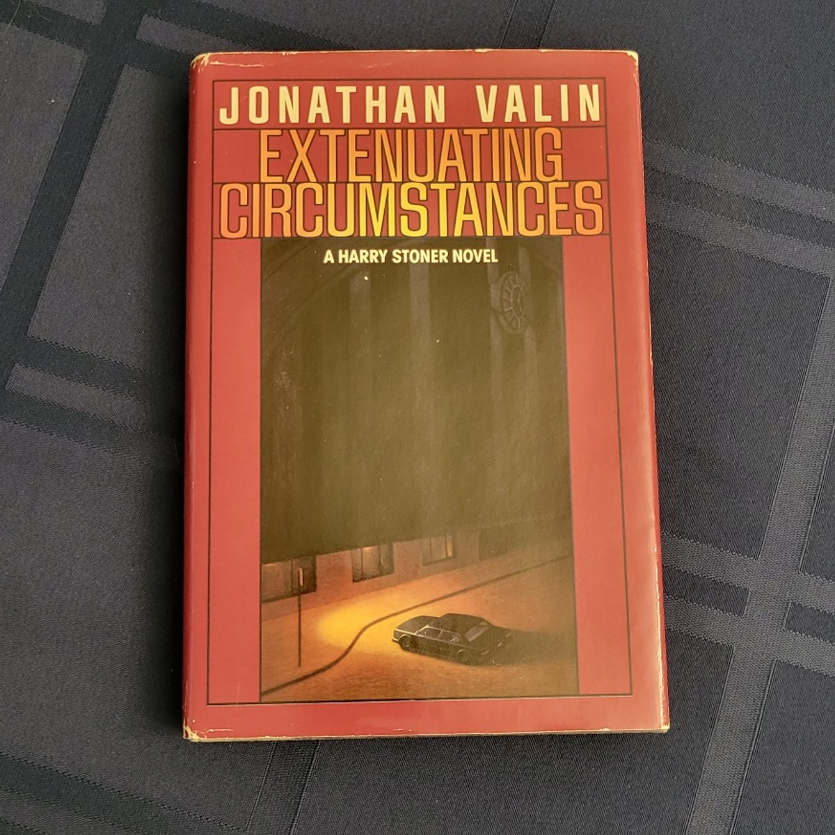 Extenuating Circumstances by Jonathan Valin, Hardcover | Pangobooks