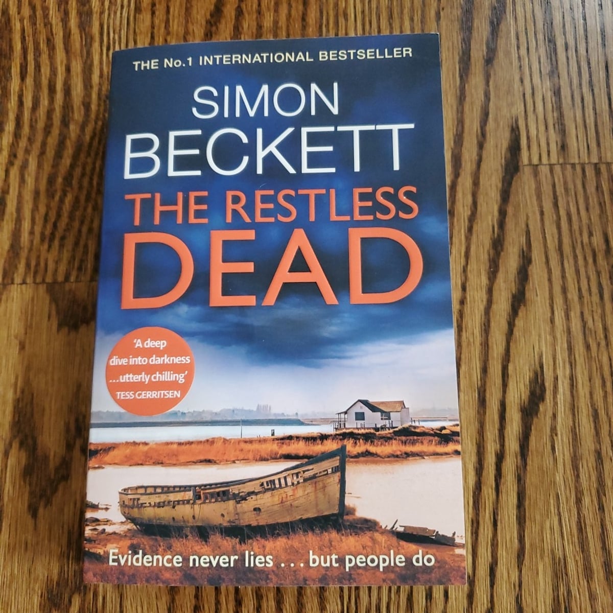 The Restless Dead by Simon Beckett