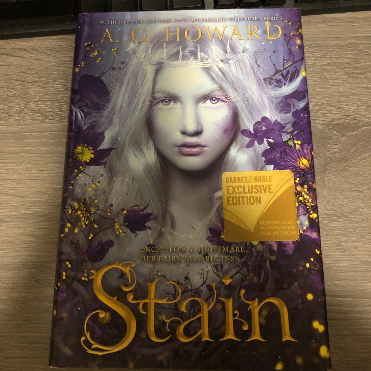 Stain by A.G. Howard, Hardcover | Pangobooks