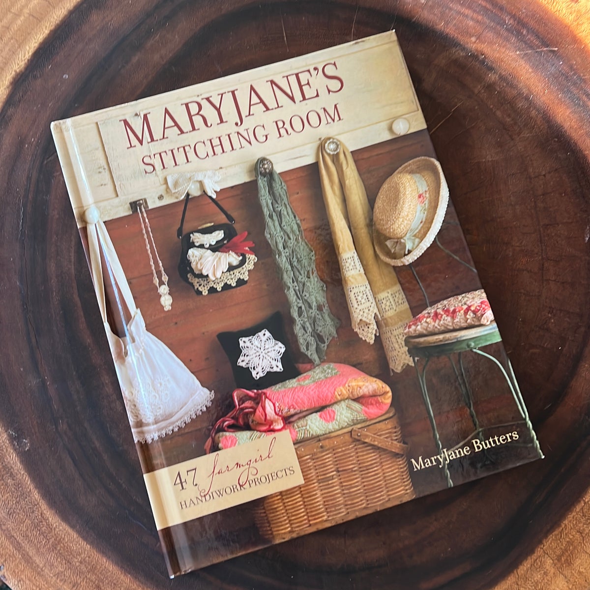 MaryJane's Stitching Room by MaryJane Butters, Erik Jacobson