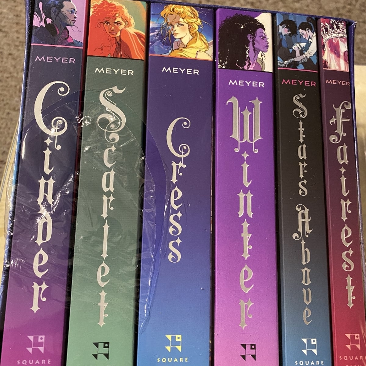 The Lunar Chronicles Boxed Set: Cinder, Scarlet, Cress, Fairest, Stars ...