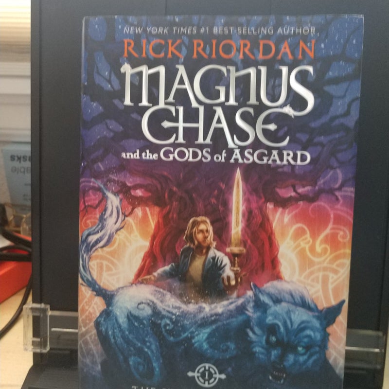 Magnus Chase and the Gods of Asgard, Book 1 the Sword of Summer (Magnus ...