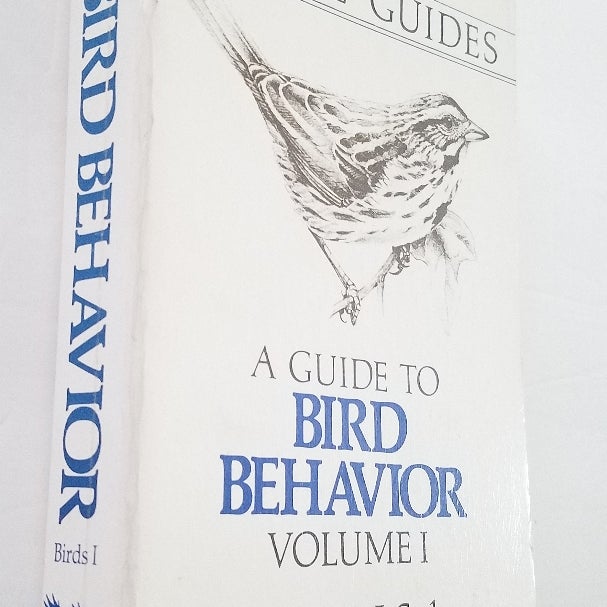 A Guide to Bird Behavior by Donald Stokes, Lillian Stokes