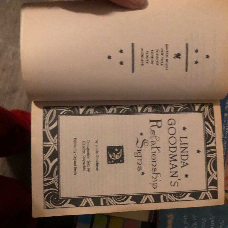 Linda Goodmans Relationship Signs by Linda Goodman, Paperback | Pangobooks