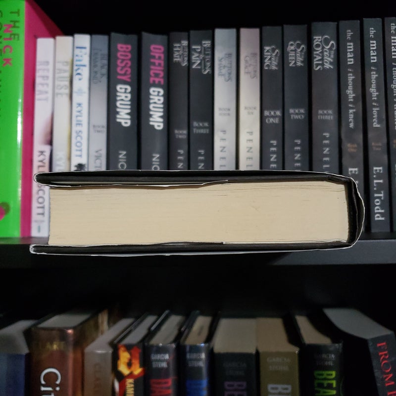 Dangerous Creatures by Kami Garcia, Margaret Stohl