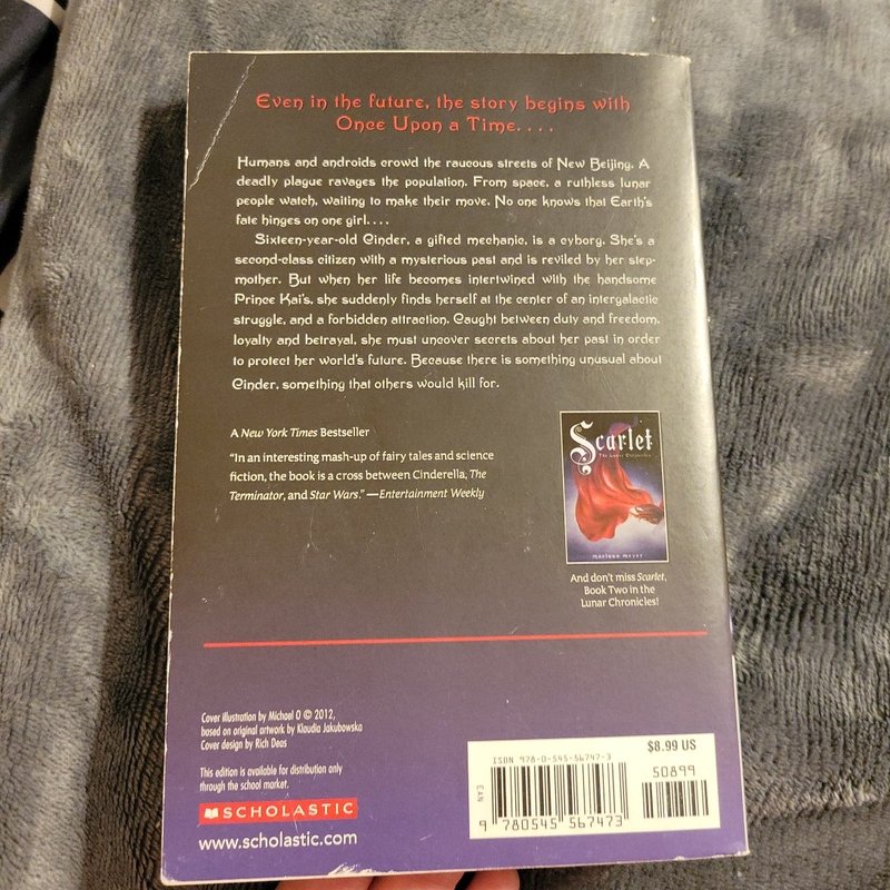 Cinder by Marissa Meyer, Paperback | Pangobooks