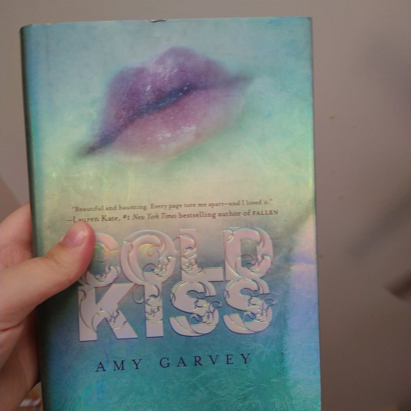Cold kiss by Amy Garvey, Hardcover | Pangobooks