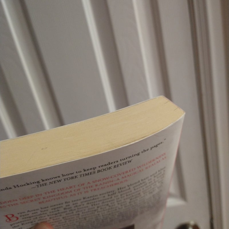 Frostfire by Amanda Hocking, Paperback | Pangobooks