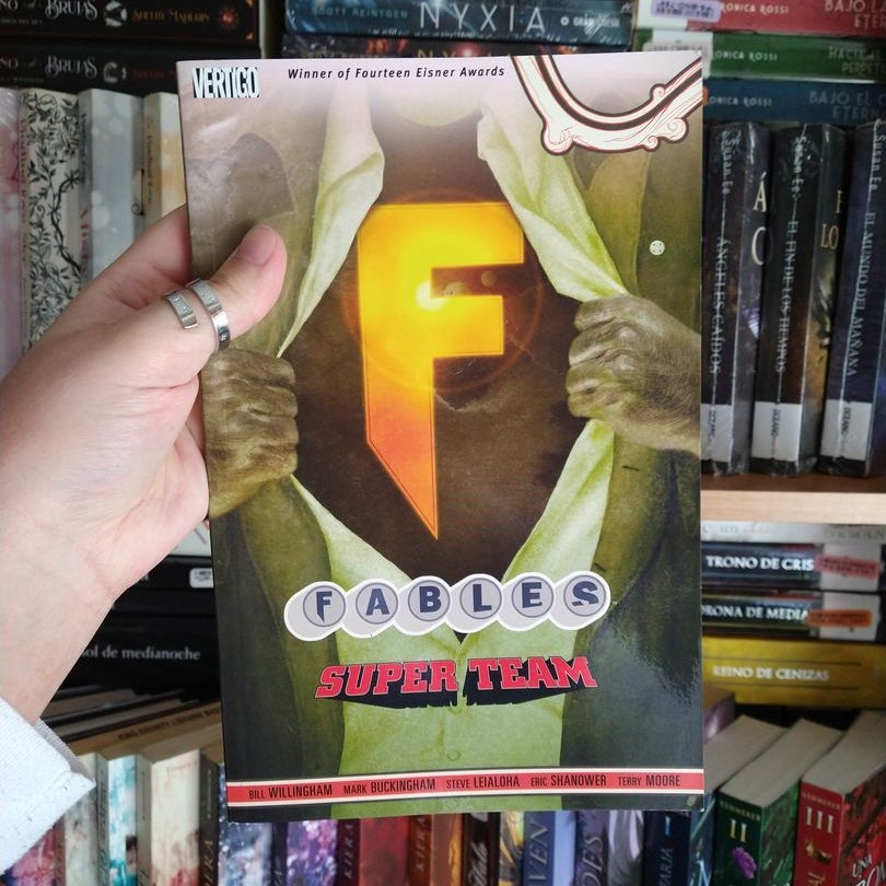 Fables Vol. 16: Super Team by Bill Willingham