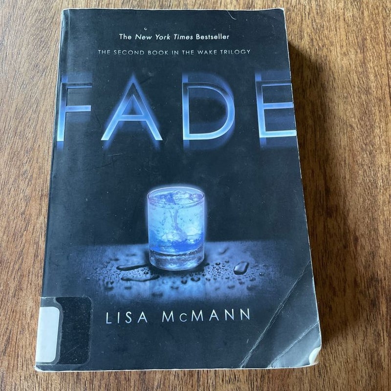 Fade by Lisa McMann, Paperback | Pangobooks