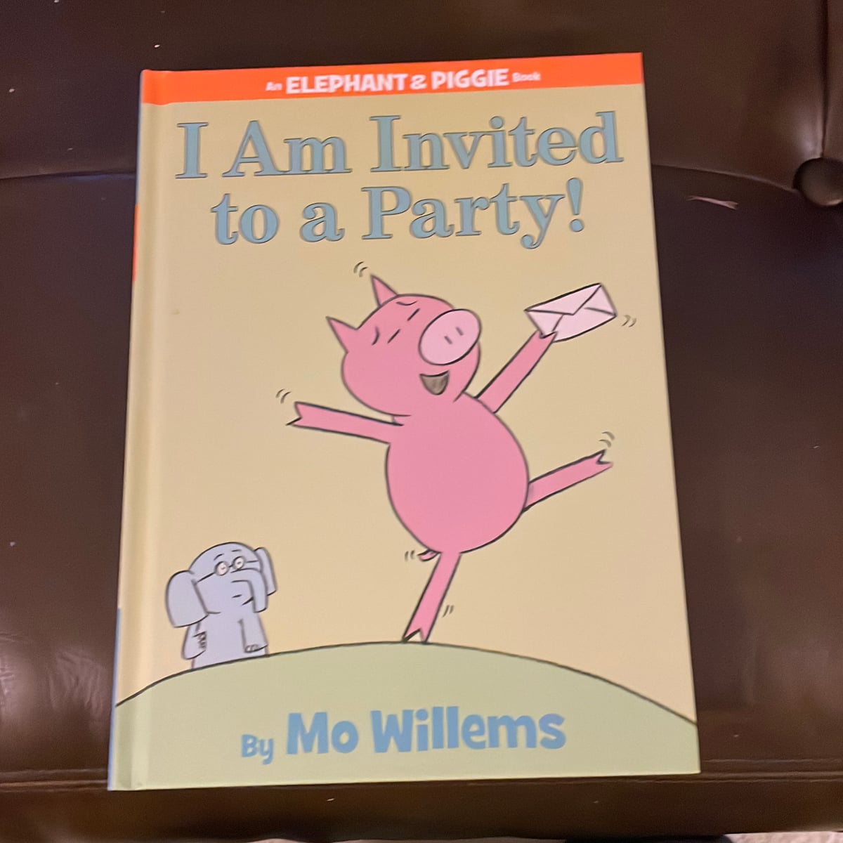 I Am Invited to a Party! (an Elephant and Piggie Book) by Mo Willems