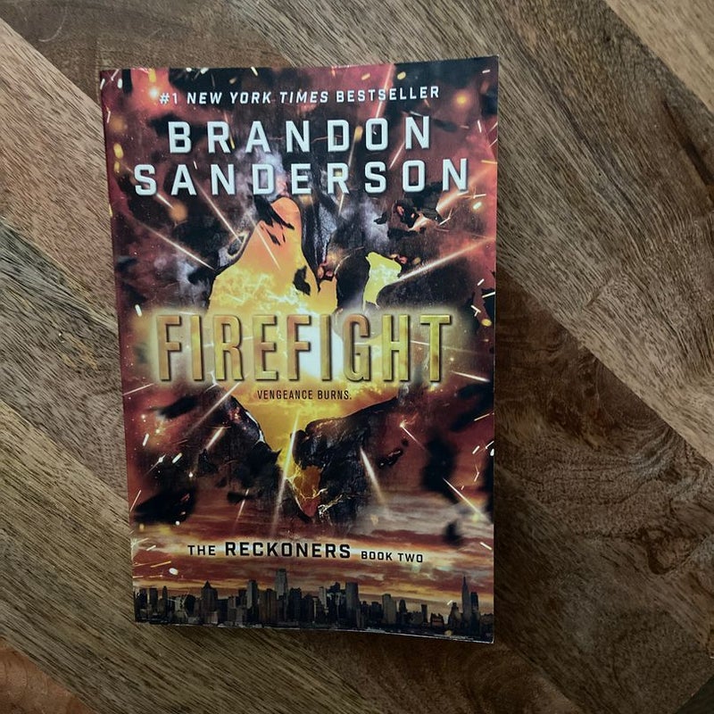Firefight by Brandon Sanderson, Paperback | Pangobooks