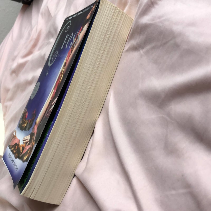 Cress by Marissa Meyer, Paperback | Pangobooks