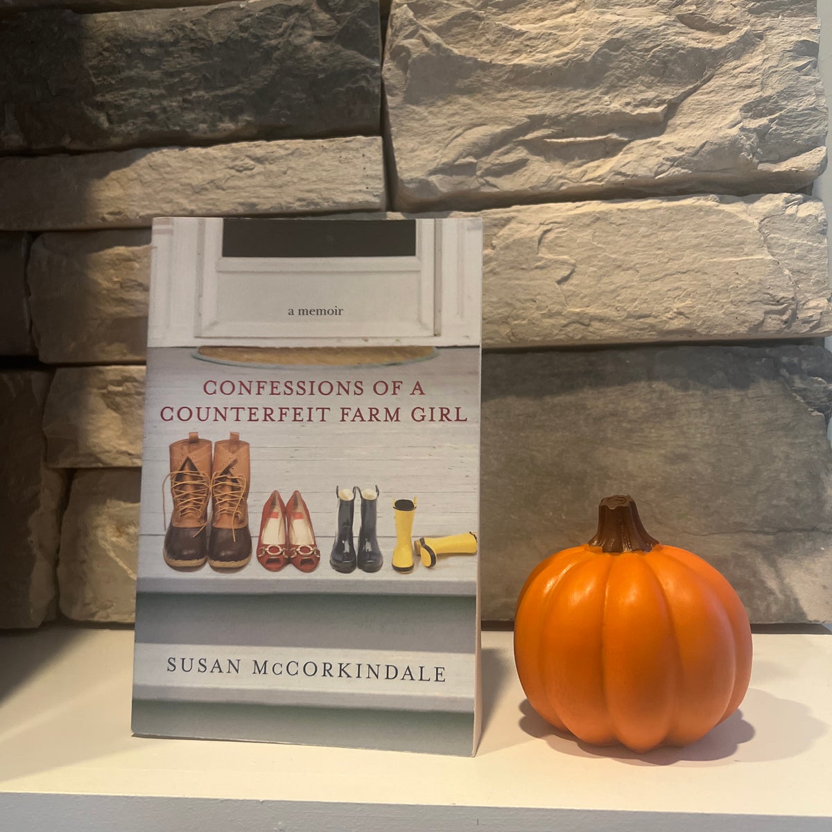 Confessions of a Counterfeit Farm Girl by Susan McCorkindale, Paperback | Pangobooks