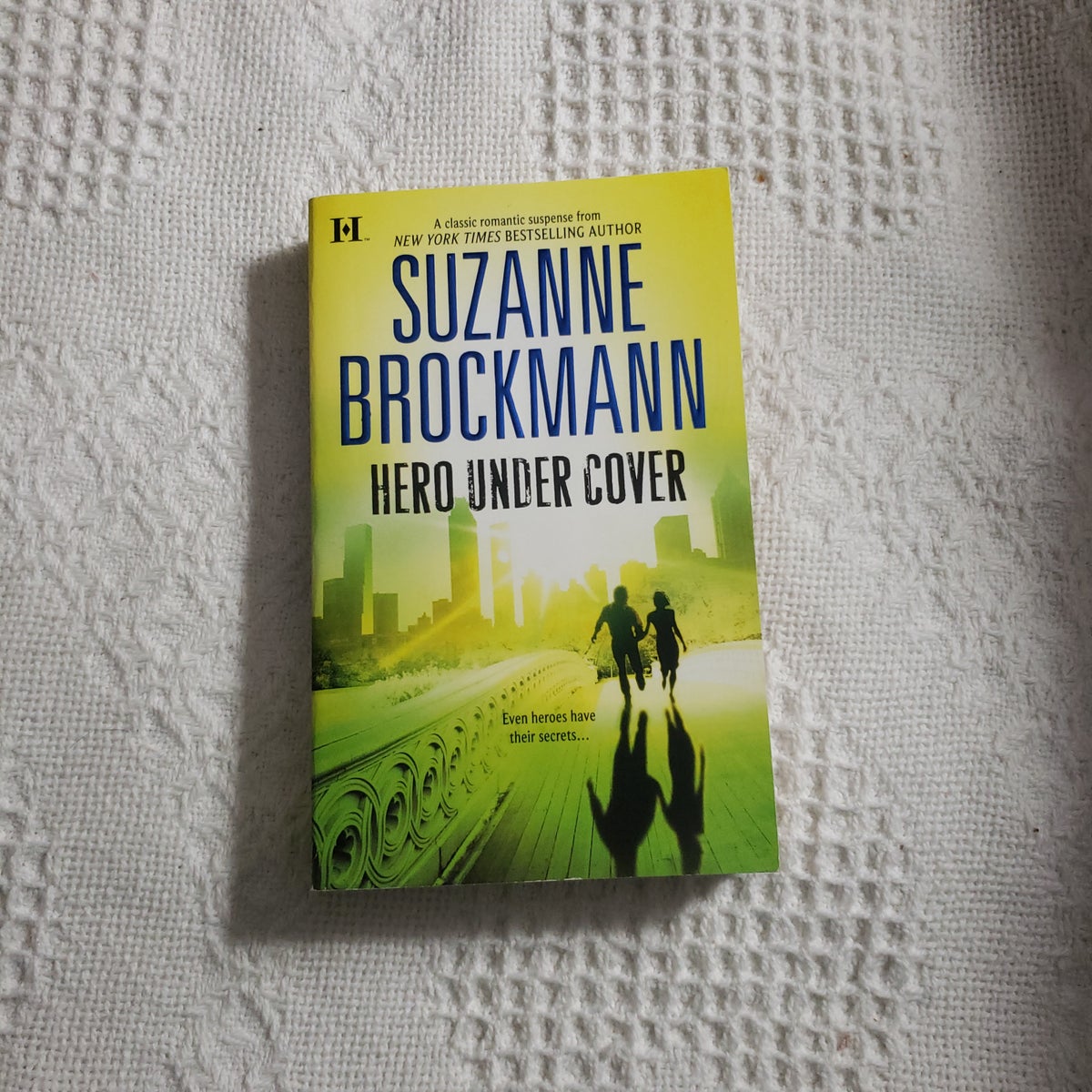 Hero under Cover by Suzanne Brockmann, Paperback | Pangobooks