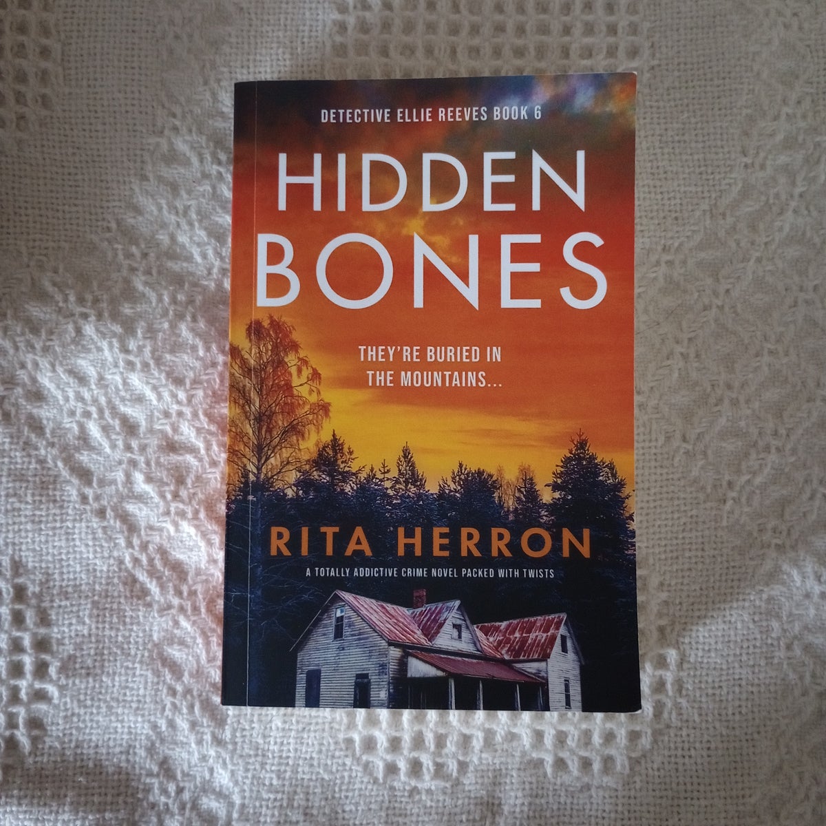 Hidden Bones by Rita Herron