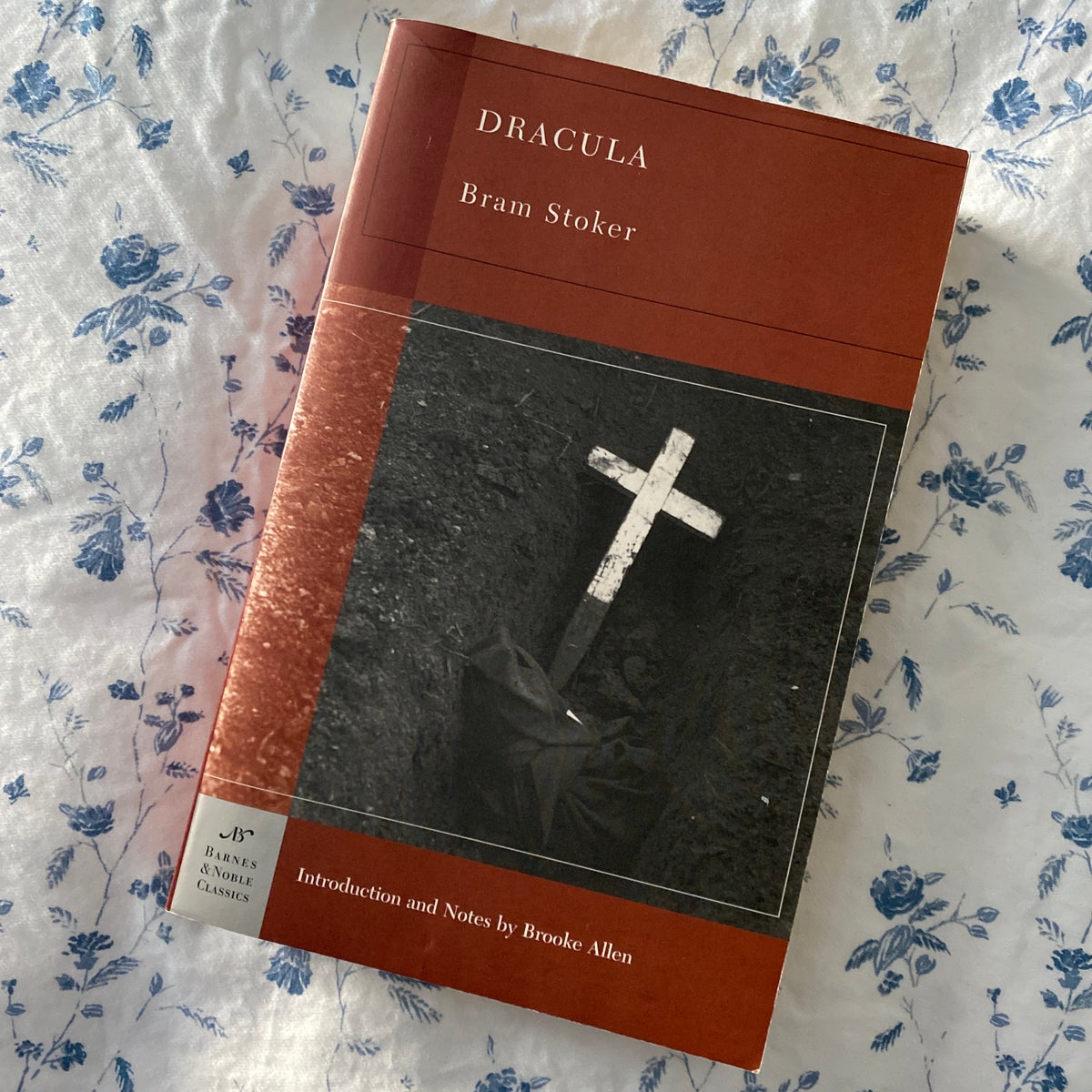 Dracula by Bram Stoker; Brooke Allen (Introduction by, Introductions ...