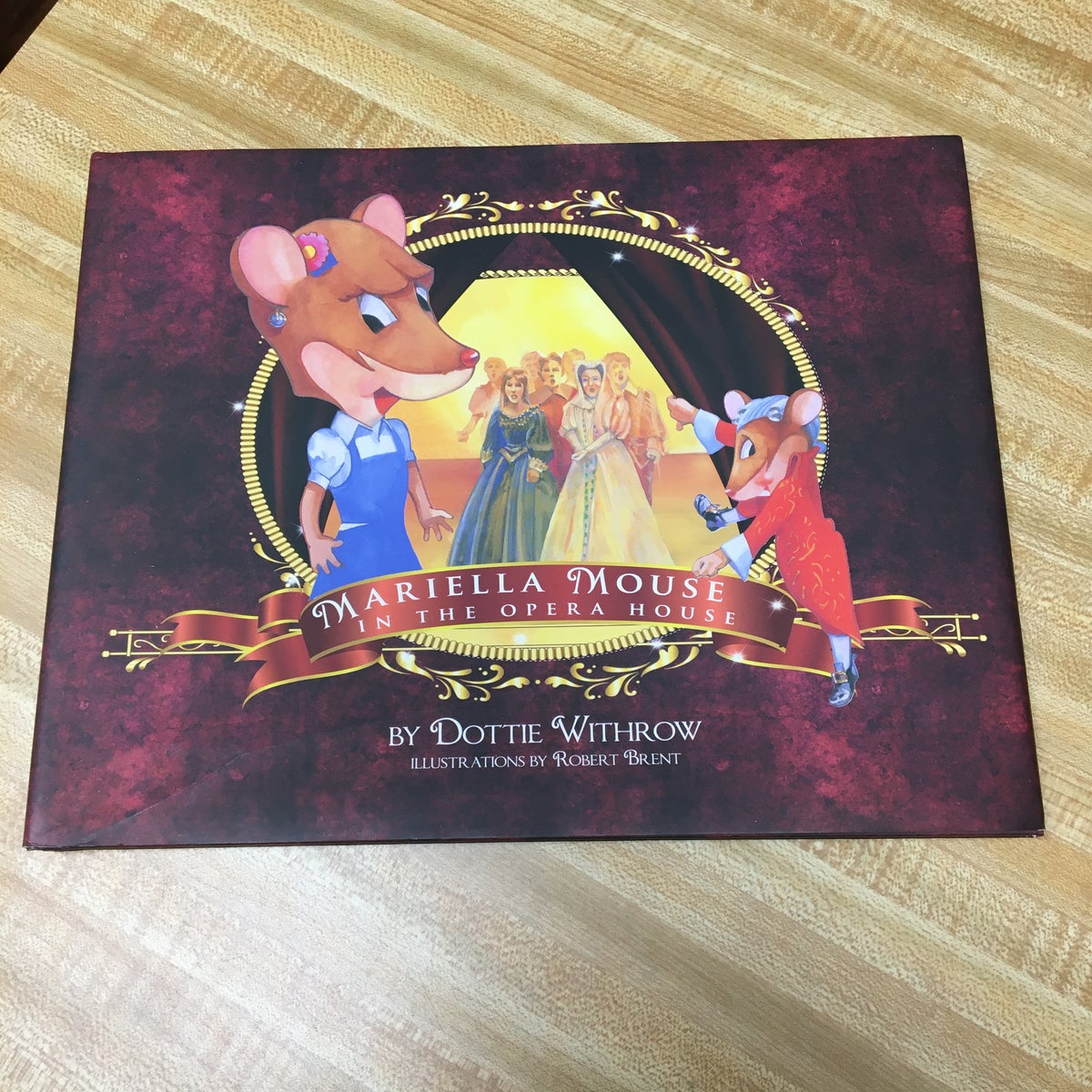 Mariella Mouse in the Opera House by Dottie Withrow, Hardcover | Pangobooks