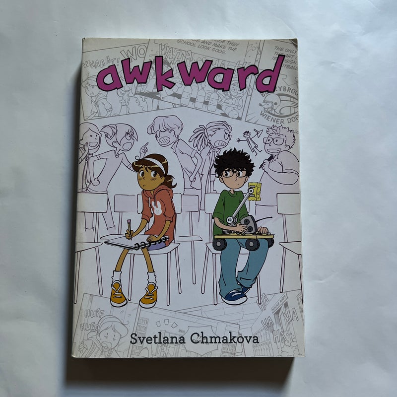 Awkward by Svetlana Chmakova , Paperback | Pangobooks