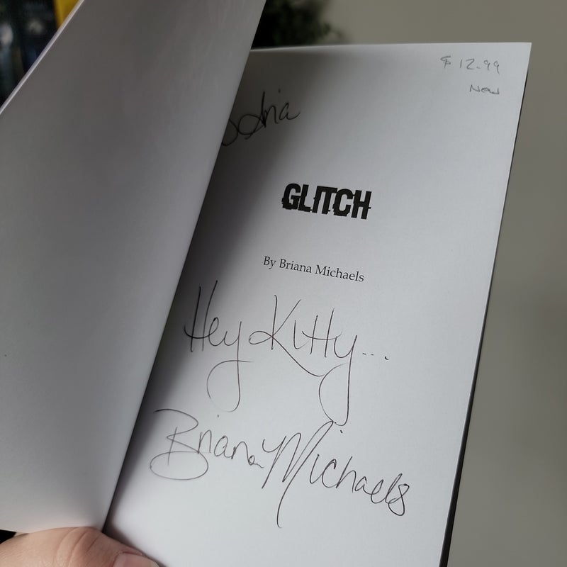 Glitch by Briana Michaels, Paperback | Pangobooks