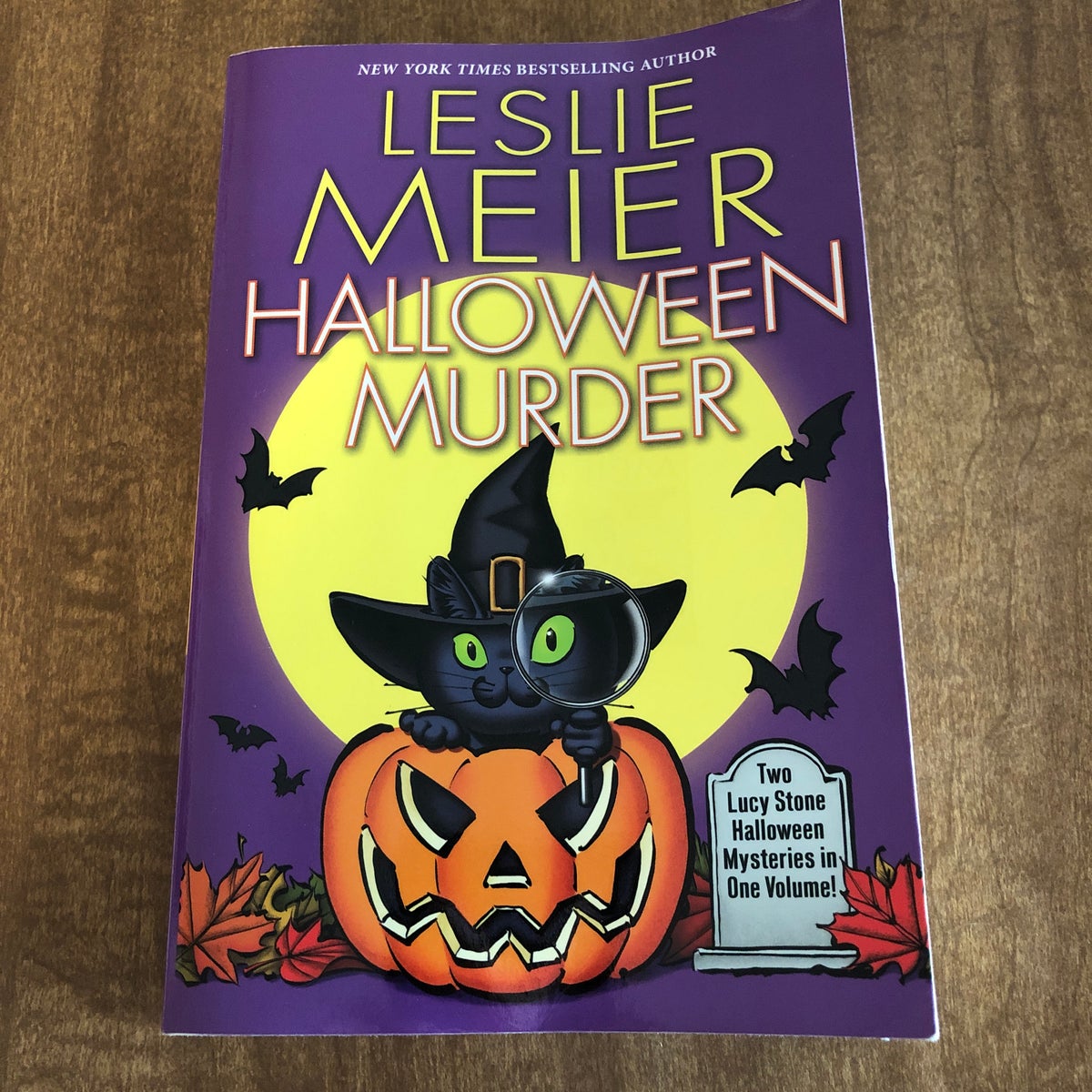 Halloween Murder by Leslie Meier, Paperback | Pango Books