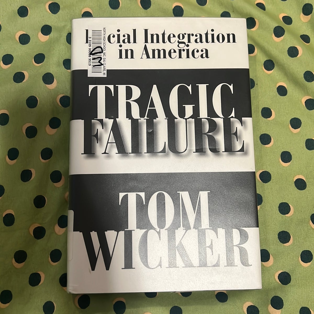 Tragic Failure by Tom Wicker | Pangobooks