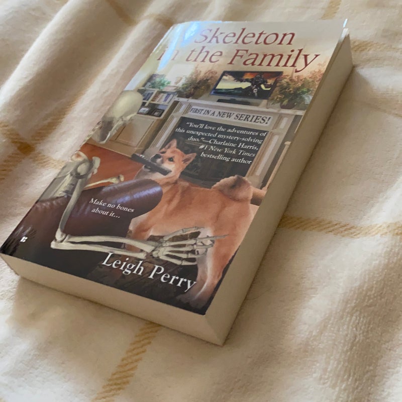 A Skeleton in the Family by Leigh Perry | Pangobooks