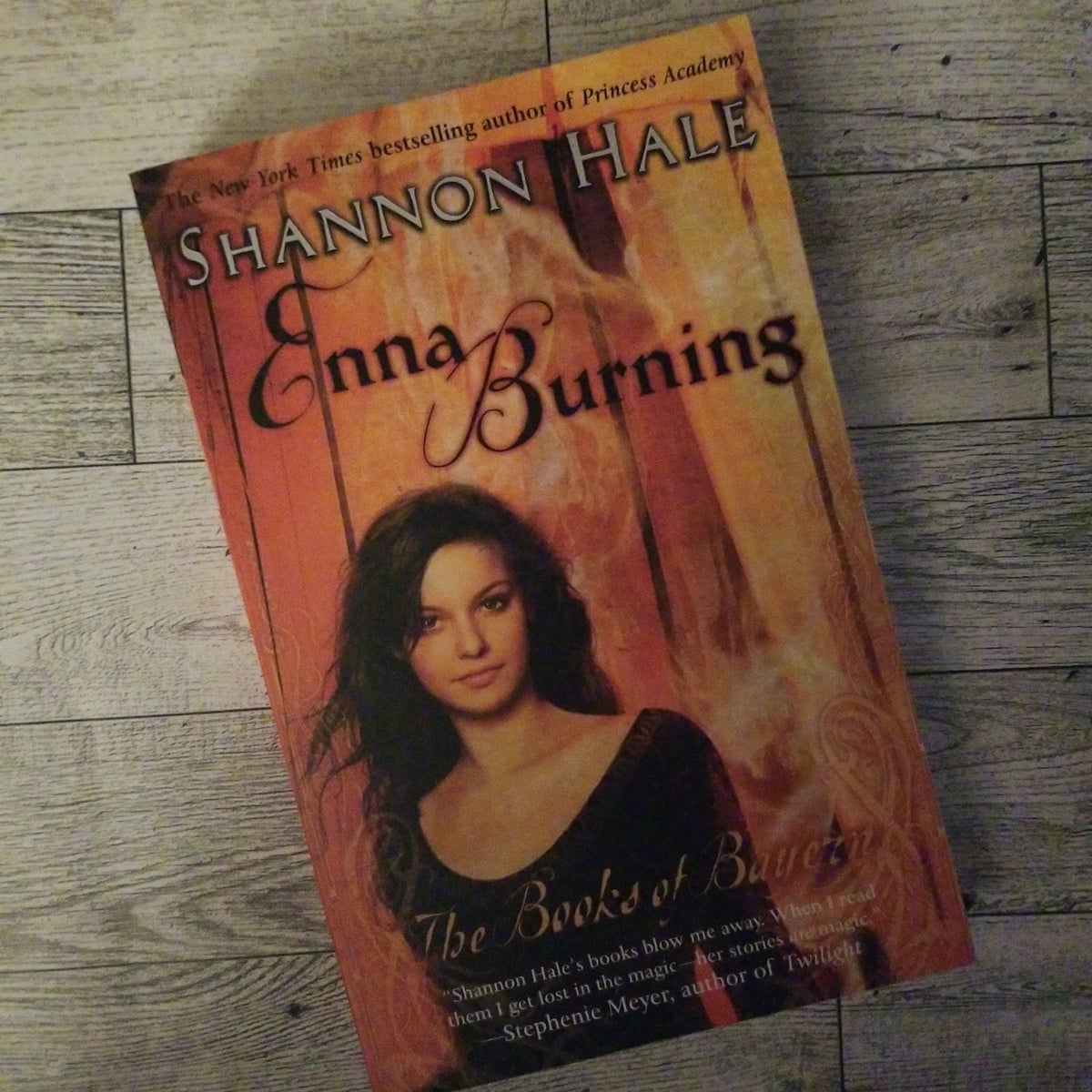 Enna Burning by Shannon Hale, Paperback | Pangobooks