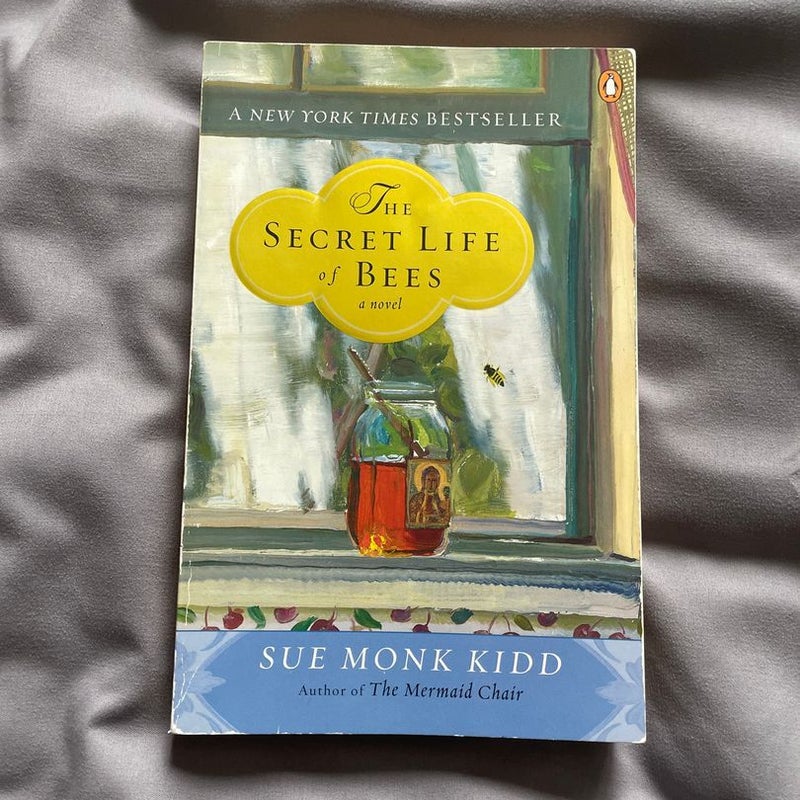 The Secret Life of Bees by Sue Monk Kidd, Paperback | Pangobooks