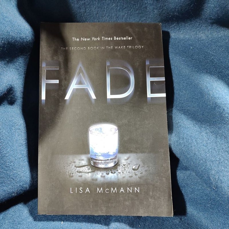 Fade by Lisa McMann, Paperback | Pangobooks