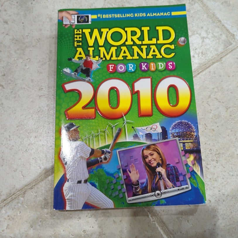 The World Almanac for Kids 2010 by Sara Janssen