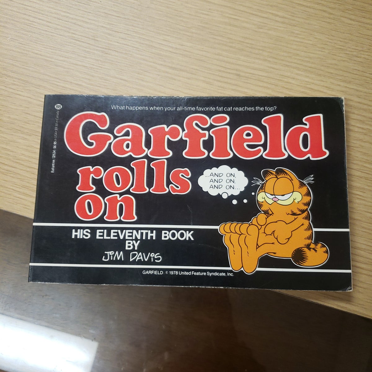 Garfield Rolls On by Jim Davis , Paperback | Pangobooks