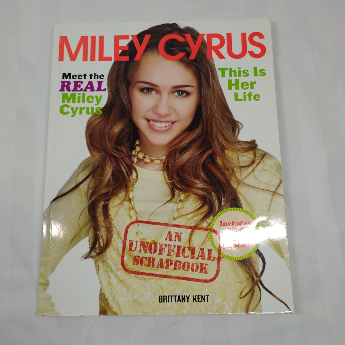 Miley Cyrus by Brittany Kent, Paperback | Pangobooks