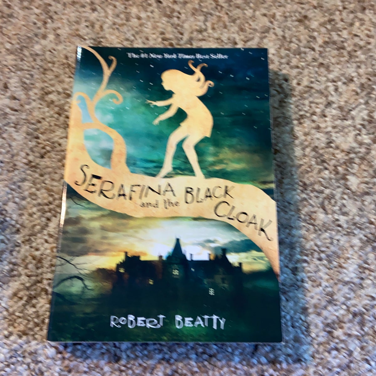 Serafina and the Black Cloak (the Serafina Series Book 1) by Robert Beatty