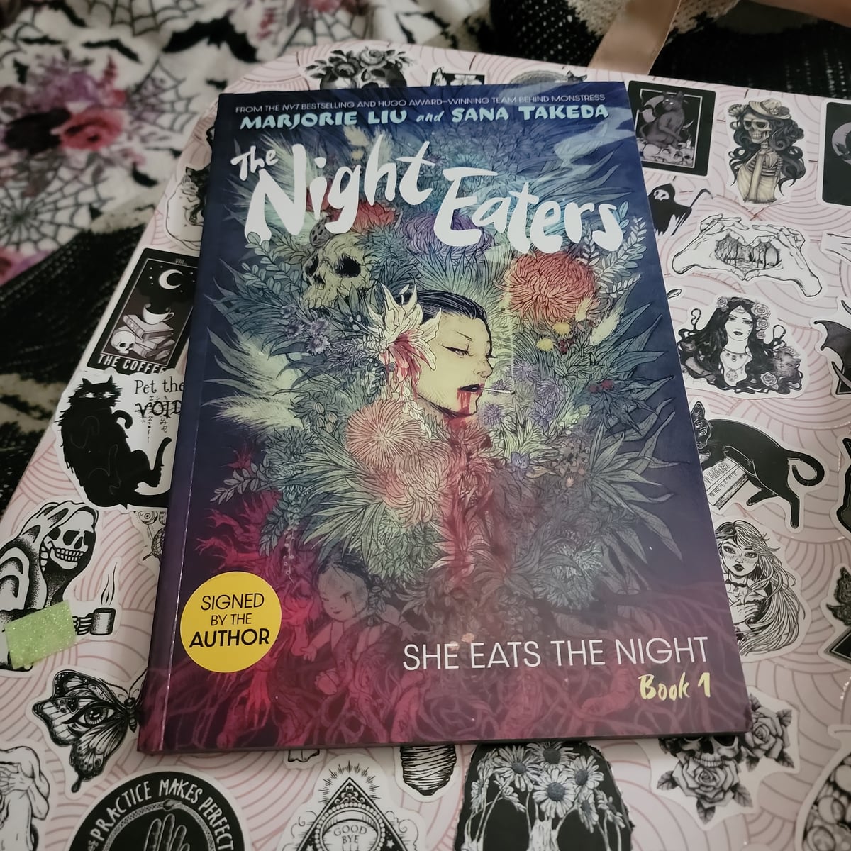 The Night Eaters - Signed by , Paperback | Pangobooks