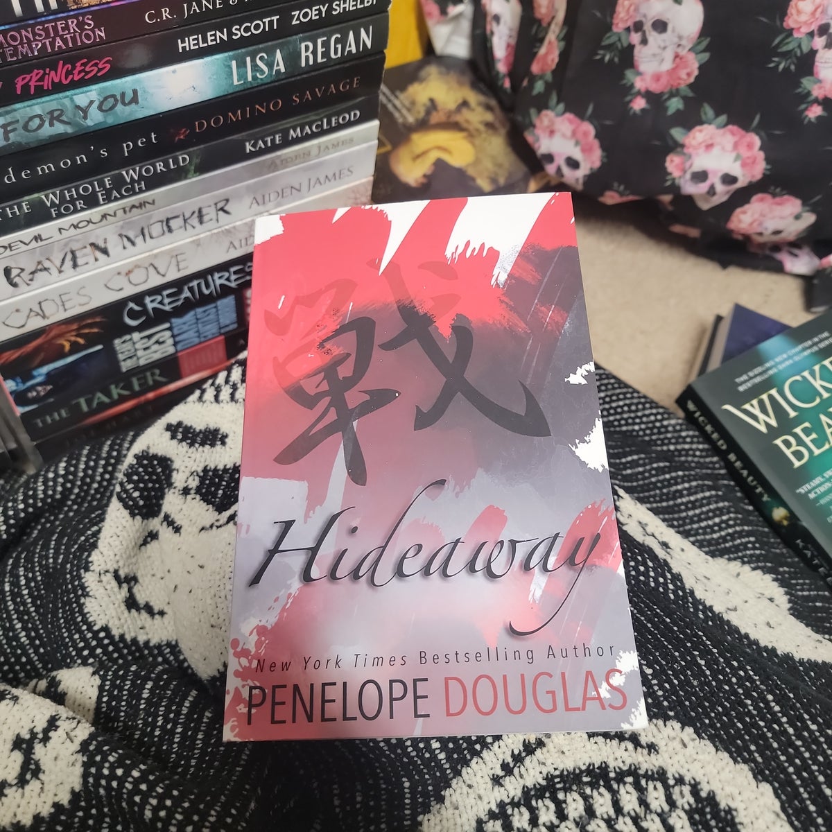 Hideaway by Penelope Douglas, Paperback | Pangobooks