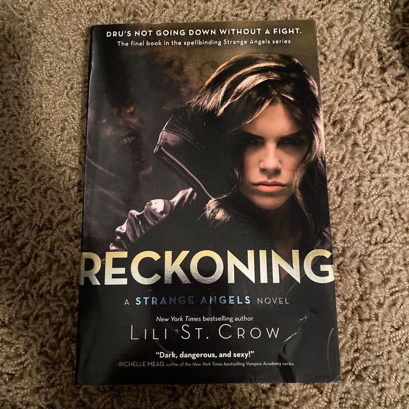 Reckoning by Lili St. Crow, Paperback | Pangobooks