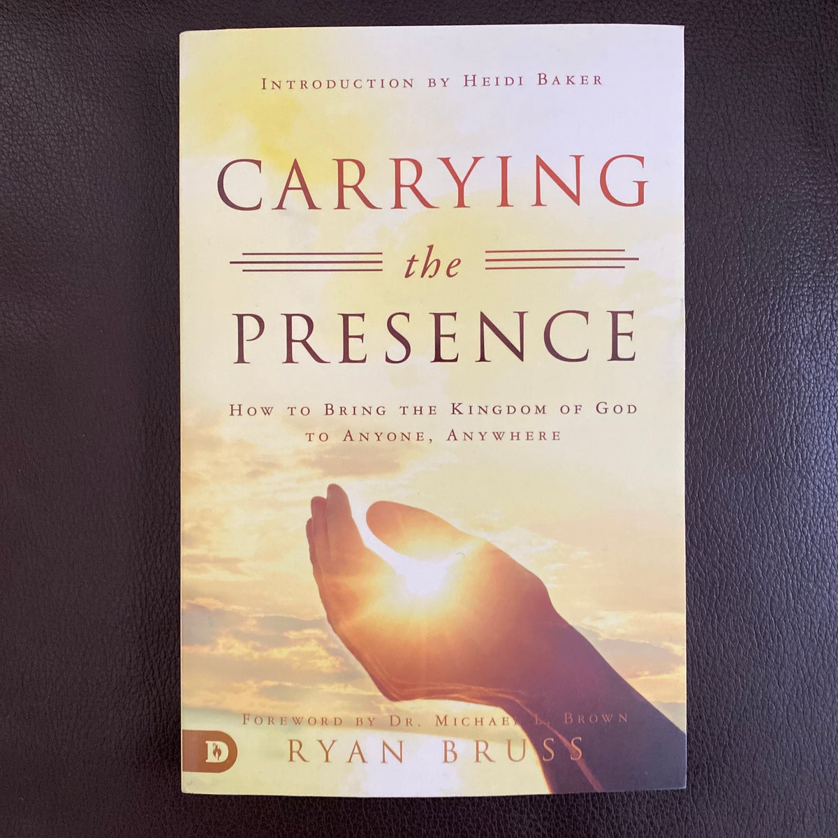 Carrying the Presence by Ryan Bruss, Paperback | Pangobooks