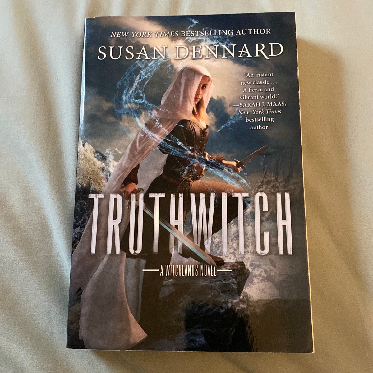 Truthwitch by Susan Dennard, Paperback | Pangobooks