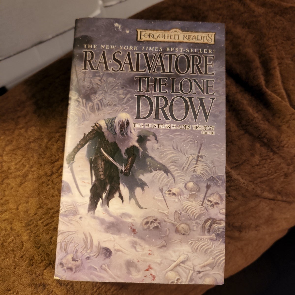 The Lone Drow by R.A. Salvatore , Paperback | Pangobooks